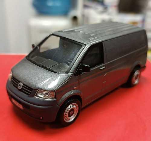 VW Transporter фургон 1:43 Cararama
