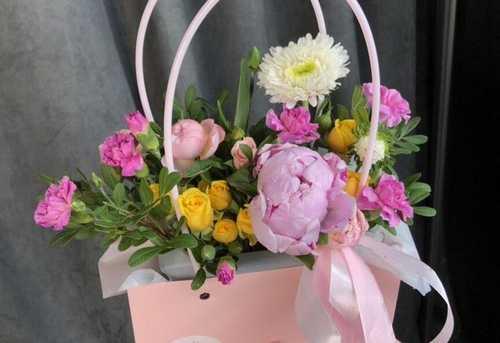 Цветы в сумочках