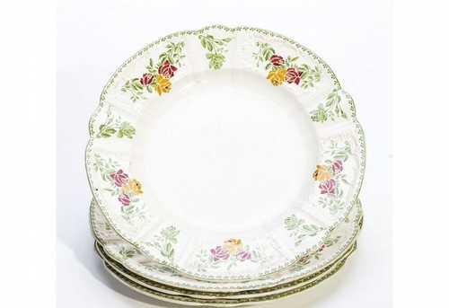 Набор из четырех обеденных тарелок с цветочным