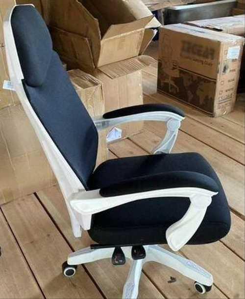 Геймерское кресло с подножкой и массажем