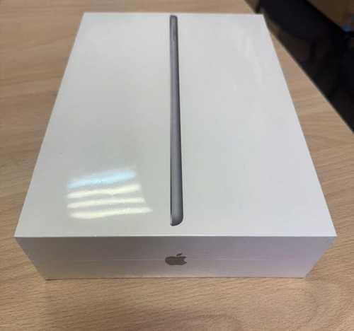 Apple iPad 6 128 гб   Cellurar с чехлом
