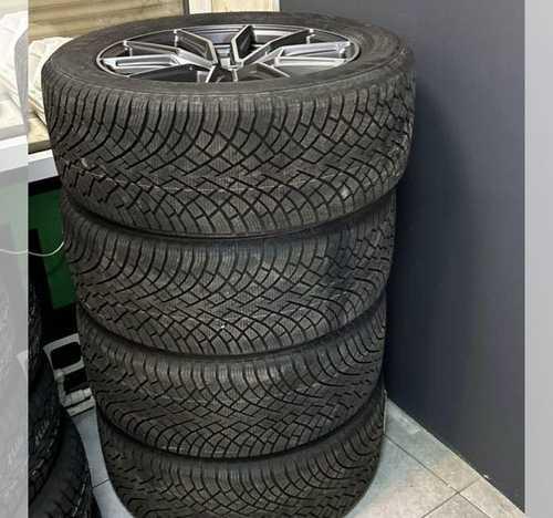 Nokian Tyres Hakkapeliitta R5 SUV 275/50 R20 113R