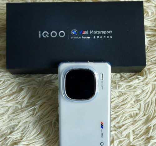 Vivo iQOO 12, 12/256 ГБ