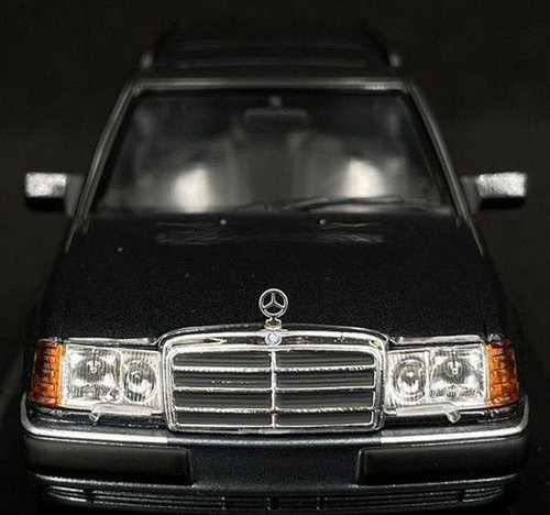 Mercedes-benz w124 minichamps 1:43