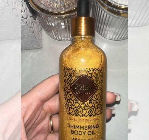 Shimmering body oil