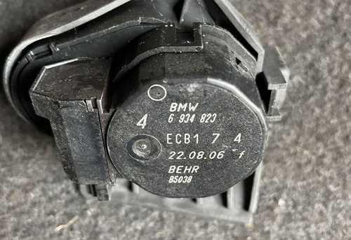 Моторчик заслонки отопителя бмв Х3 Е83, 3-Е46