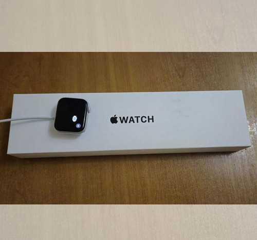 Apple Watch SE Silver Aluminum Case