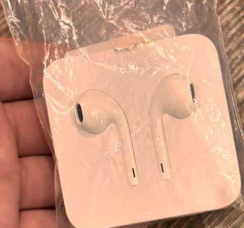 Наушники apple earpods с разъемом lightning