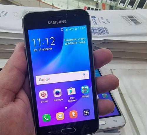 Лот смартфонов Samsung Galaxy J1