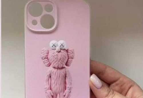 Розовый чехол kaws на iPhone 14