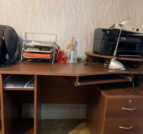 Компьютерный стол с тумбой