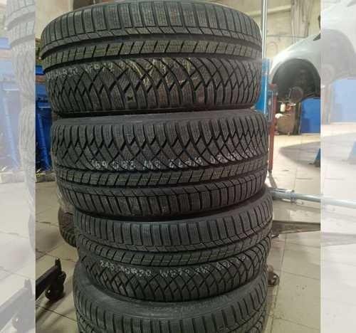 Kumho WinterCraft WP72 245/40 R20 99W