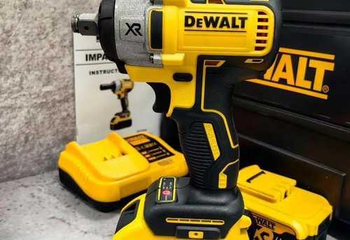 Гайковёрт бесщеточный DeWalt 380 Нм кейс + 2 АКБ