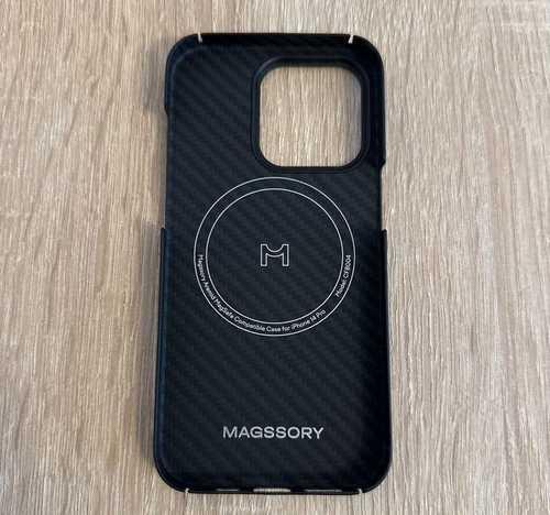 Карбоновый чехол iPhone 14 pro Magssory