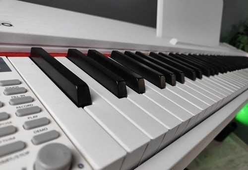 Молоточковое цифровое пианино