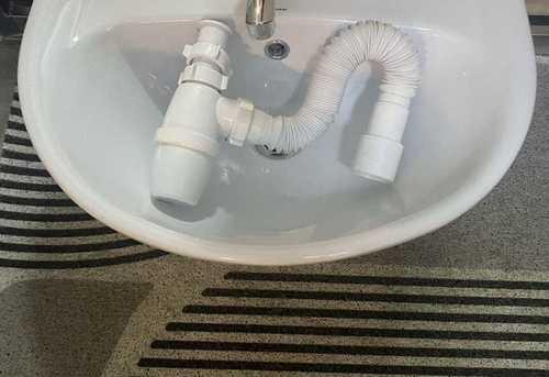 Раковина в ванную со смесителем и сифоном