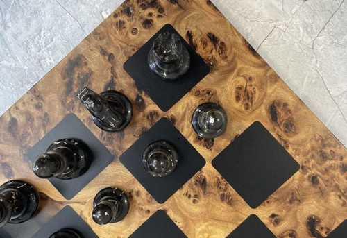 Шахматная доска из дерева и смолы ручной работы