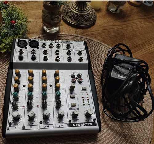 Микшерный пульт behringer eurorack ub802