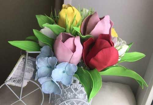 Цветочная композиция из тюльпанов ручной работы