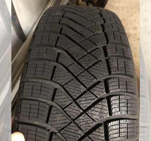 Pirelli Ice Zero FR 215/65 R16 102T