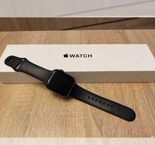 Смарт-часы Apple Watch SE 44mm