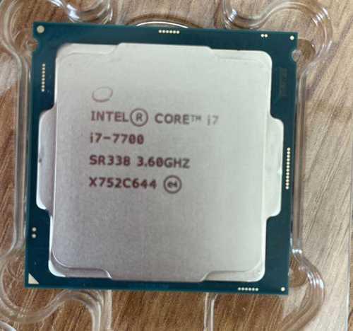 Процессор Intel Core i7-7700 4 core 3.6-4.2GHz