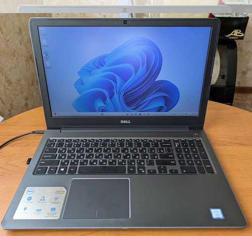 Ноутбук Dell 15.6 FullHD / i5-7200U / 16 Гб RAM