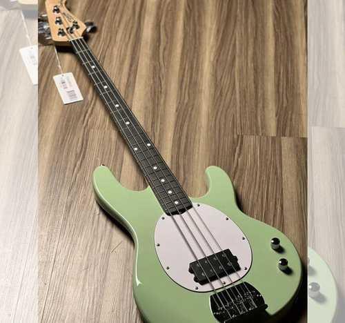 Бас гитара Sterling by Music Man StingRay RAY2 в н