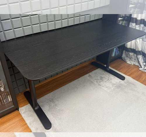 Компьютерный стол Bekant (IKEA)