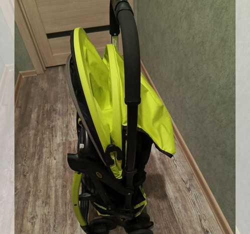 Очень легкая прогулочная коляска