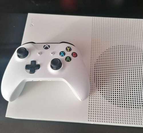 Xbox One s 1tb с играми