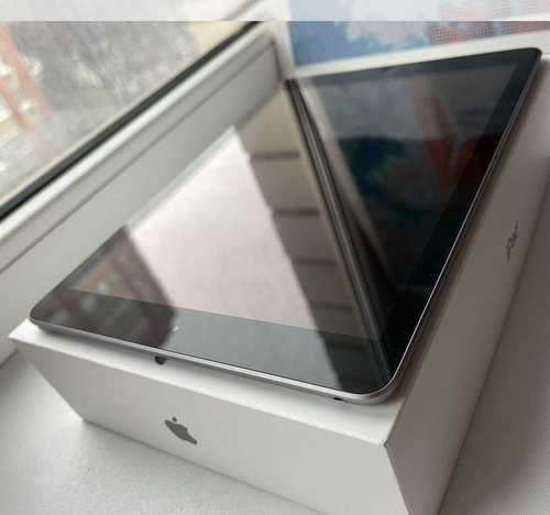 Планшет Apple iPad (6-го поколения)