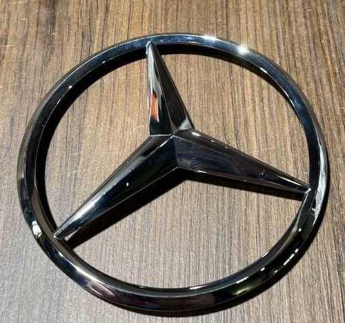 Эмблема крышки багажника Mercedes-Benz E-Class