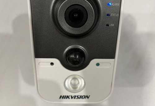 Камера Hikvision DS-2CD2432F-IW