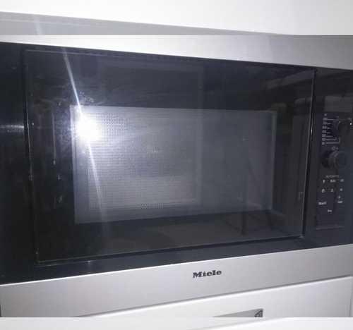 Miele M8261ALU микроволовка с грилем встраиваемая