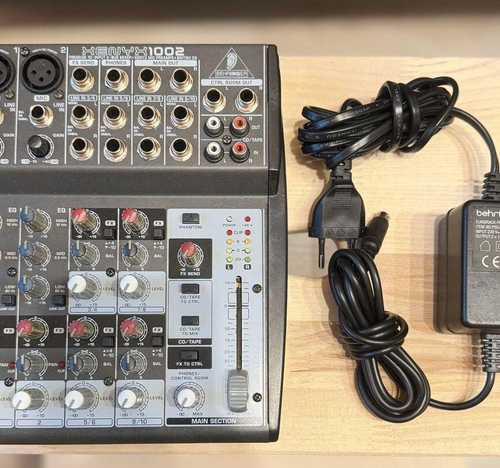 Микшерный пульт Behringer Xenyx 1002