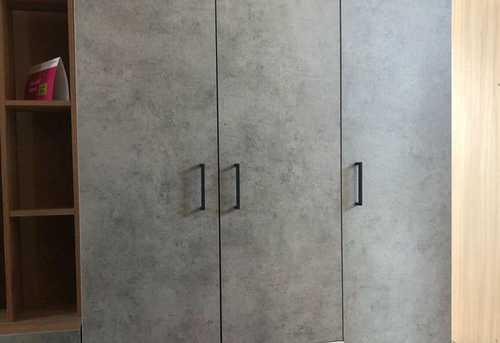Шкаф Виктор 3-х створчатый с ящиками (белый/бетон)