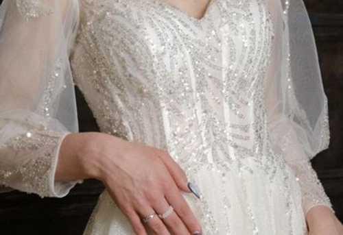 Свадебное платье и кольца