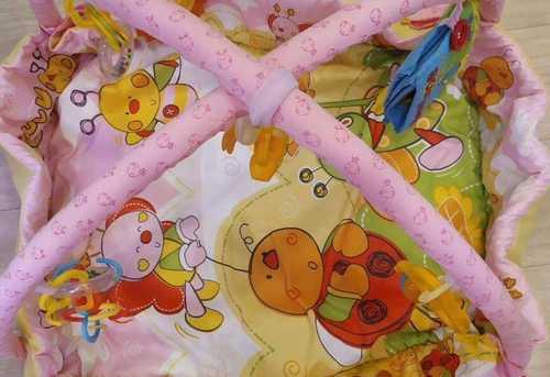 Развивающий коврик для малышей с погремушками