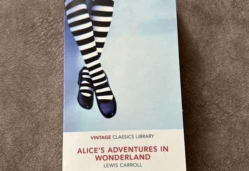 Книга на английском языке Алиса в стране чудес