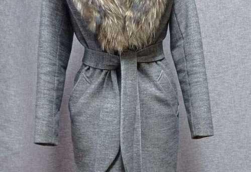 Пальто зимнее женское 44-46 размера с мехом
