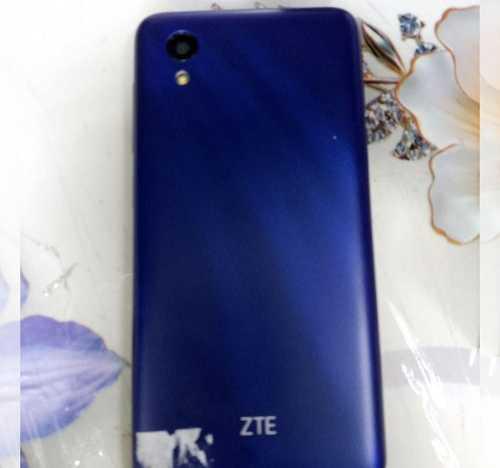 ZTE Blade, 512 МБ
