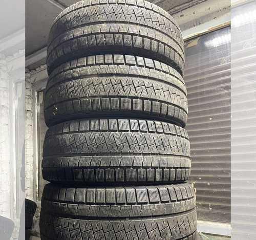 Pirelli Formula Ice FR 215/45 R17