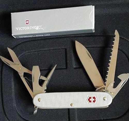 Victorinox Farmer X Alox 0.8271.26, 93 мм, новый