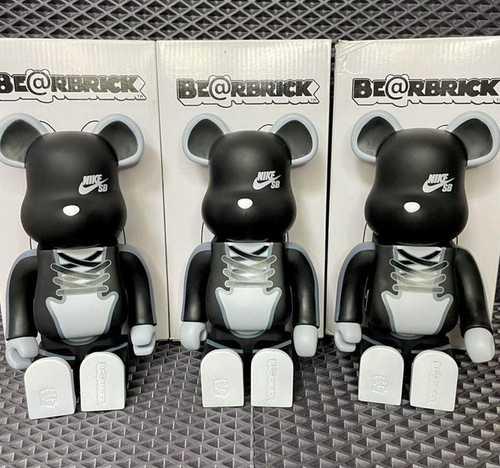 Коллекционный Bearbrick Nike SB 28см