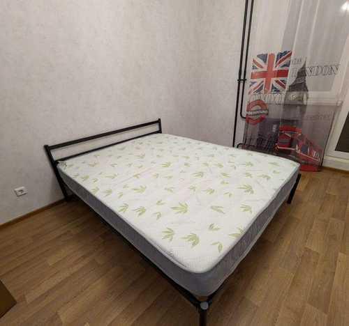 Кровать с матрасом 140х200