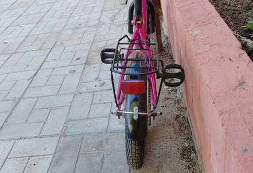 Детский велосипед бу,есть задние маленькие колеса
