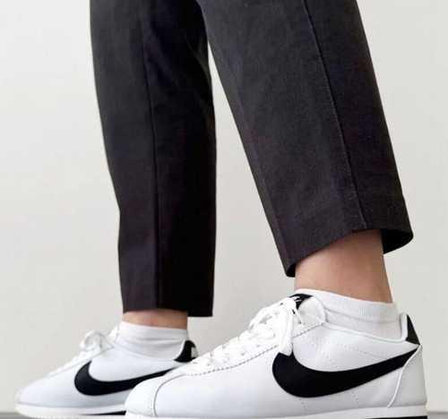 Classic cortez betrue whie black
