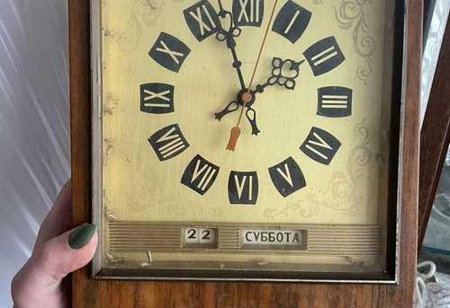 Настольные часы Янтарь с календарем СССР