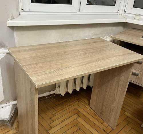 Стол. Рабочий. Компактный